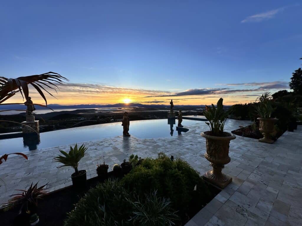 7 Ideas for Creating a Custom Luxury Outdoor Pool - California Pools