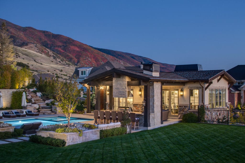 8 Ideas to Transform Your Backyard with Swimming Pools & Spas ...