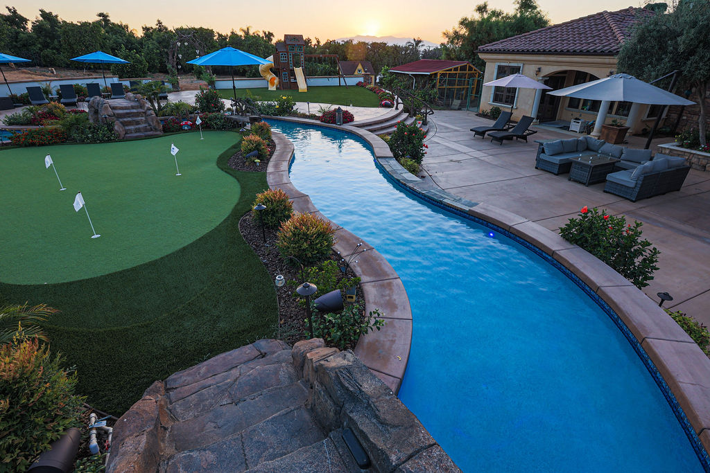 10 Tips for Choosing the Right Pool Builder - California Pools