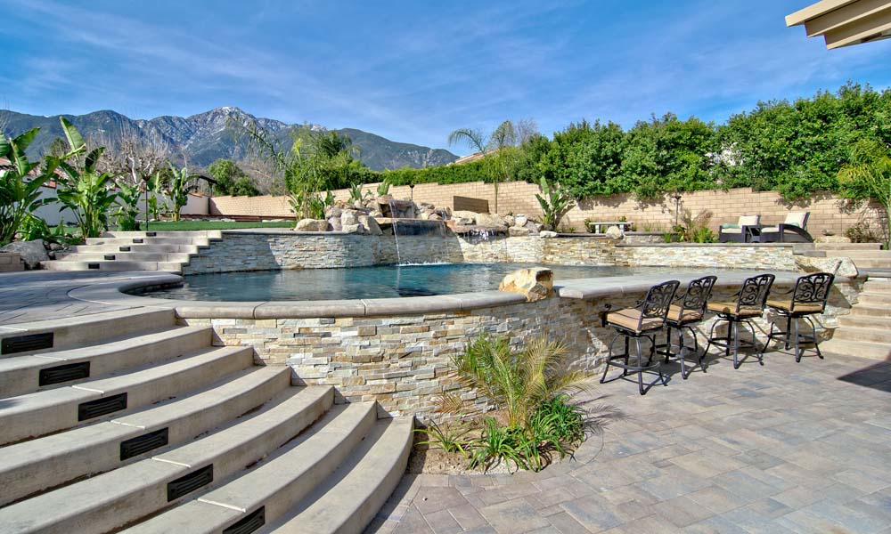 Custom Accessories | California Pools