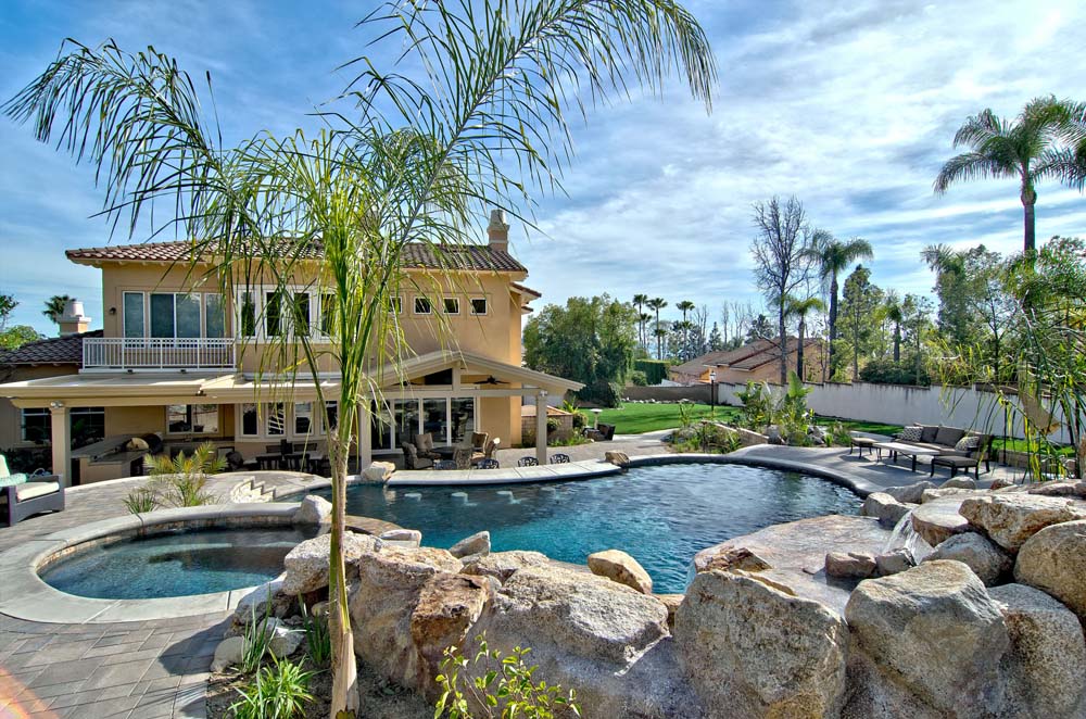 Freeform Pools | California Pools